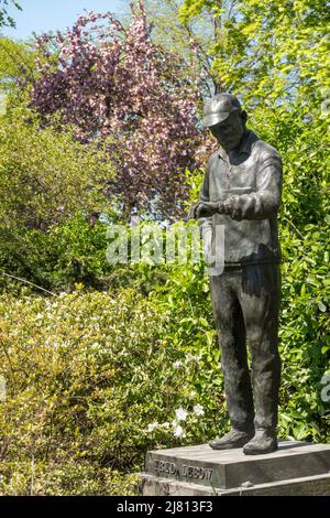A statue of Fred Lebow, the founder of the New York Marathon, is ...