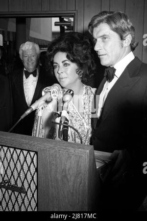 Elizabeth Taylor and John Warner at a press conference in Los Angeles ...
