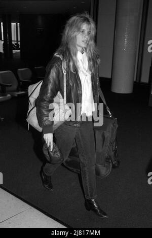 Lori Singer at LAX in 1988 Credit: Ralph Dominguez/MediaPunch Stock ...
