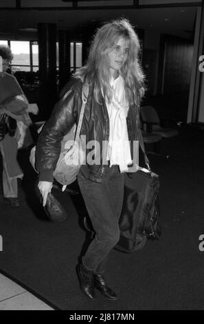 Lori Singer at LAX in 1988 Credit: Ralph Dominguez/MediaPunch Stock ...
