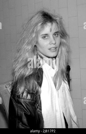Lori Singer at LAX in 1988 Credit: Ralph Dominguez/MediaPunch Stock ...