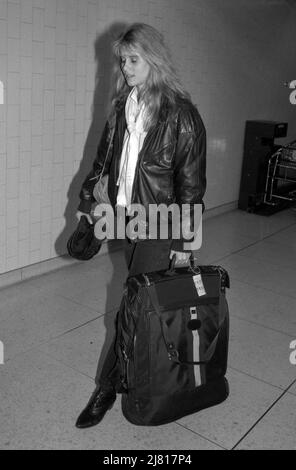 Lori Singer at LAX in 1988 Credit: Ralph Dominguez/MediaPunch Stock ...
