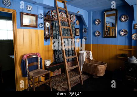 The interior of a traditional Dutch cottage at Volendam Stock Photo - Alamy