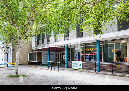 The Finsbury branch of Islington libraries on St. John Street, London ...