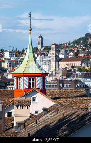 Historische Haeuser, Turn, Kirchenturm, Altstadt von Zuerich, Zuerich ...