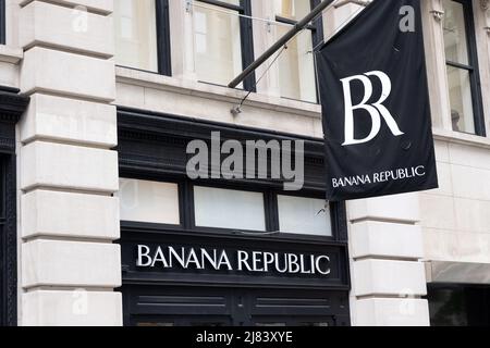 A shop sign of BANANA REPUBLIC, on May 07, 2022 in New-York City, USA ...