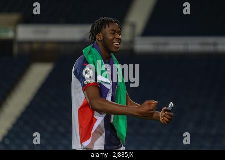 Mo Faal #40 of West Bromwich Albion and Quevin Castro #32 of West ...