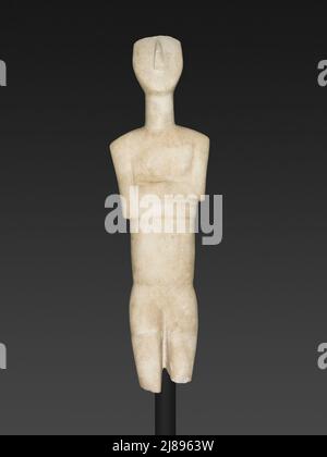 Marble female Cycladic statue figurine with folded arms. Early Cycladic ...