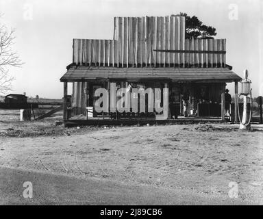 Store with false front. Vicinity of Selma, Alabama Stock Photo - Alamy