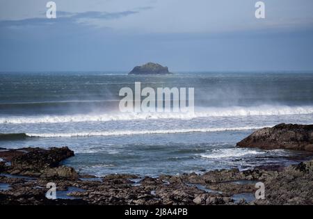 Rainbow waves at Greenaway Beach, near Polzeath, Cornwall Stock Photo ...