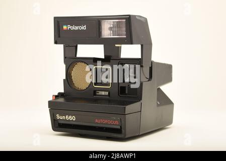 Polaroid Sun 660 Instamatic Camera Stock Photo - Alamy