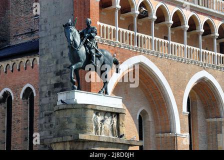 The equestrian statue of Gattamelata by Donatello (1453) in front of ...