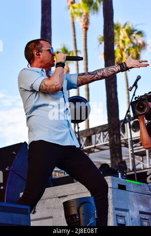 (L-R) Robert DeLeo and Jeff Gutt of Stone Temple Pilots at the BECOMING ...