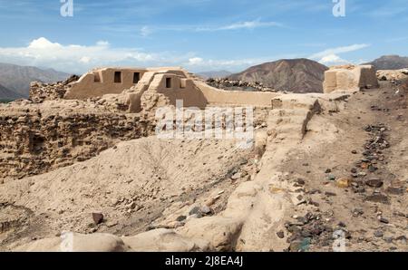 Los Paredones - historic ruins of incan castle in Nazca or Nazca town ...
