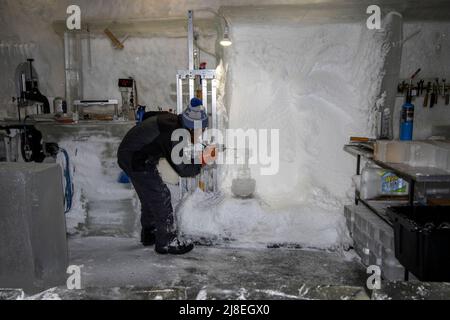 Ice sculpting in the Aurora Ice Museum at Chena Hot Springs Resort ...