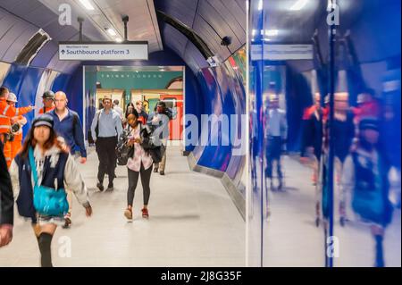 Northbound platform of the Northern Line, Bank Branch, at Euston ...