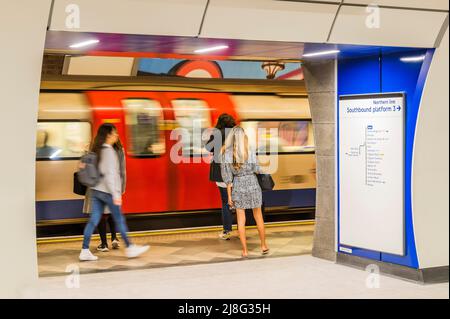 Northbound platform of the Northern Line, Bank Branch, at Euston ...