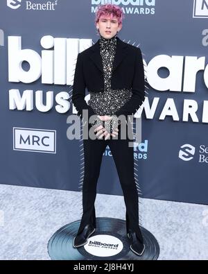 Machine Gun Kelly arrives at the Billboard Music Awards at the T-Mobile ...