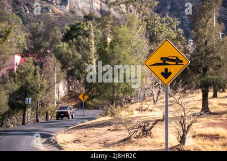 Topes speed bump sign in Guanajuato, Mexico Stock Photo - Alamy