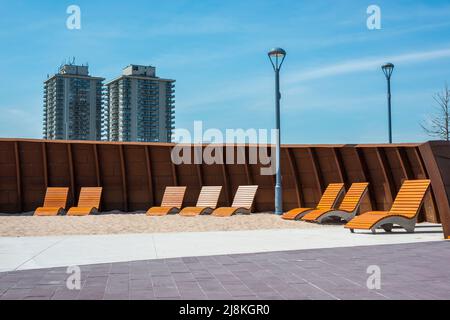 Hamilton Waterfront – PIER 8 Stock Photo - Alamy