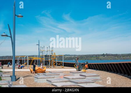 Hamilton Waterfront – PIER 8 Stock Photo - Alamy