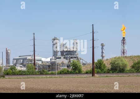 Gas flaring at the OCI Iowa Fertilizer Plant in Wever, Iowa, USA Stock ...