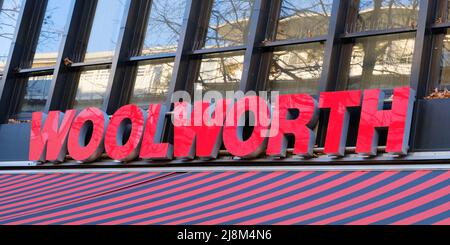 Sign And Logo Of WOOLWORTH Stock Photo - Alamy