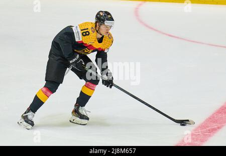 #18 Team Germany T. Stutzle #16 Team Canada M. Geekie Face off ©2022 ...
