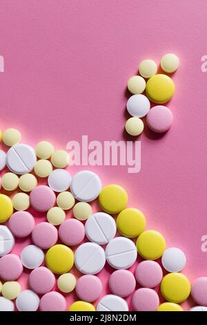 top view of round shape pills on paper note isolated on pink Stock ...