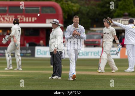 Nathan Gilchrist Kent bowler Stock Photo - Alamy