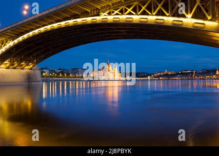 The Hungarian Parliament at night with the Margaret (Margit) Bridge in ...