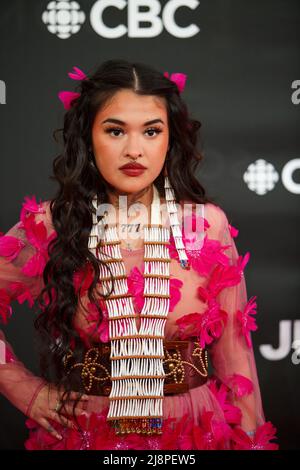 Tia Wood stuns on the Red Carpet at the 2022 Juno Awards in Toronto ...