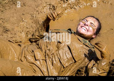 U.S. service members attending Naval School Explosive Ordnance Disposal ...