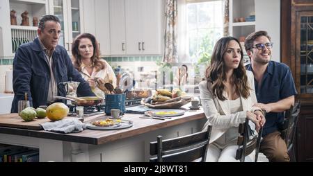 FATHER OF THE BRIDE, Andy Garcia (left), Chloe Fineman (center), 2022 ...