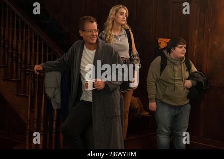 SHINING VALE, from left: Greg Kinnear, Dylan Gage ,Gus Birney, Chapter ...