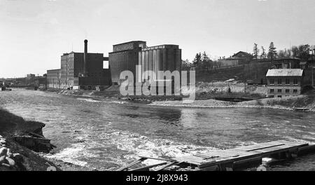 Quaker Oats Company Mills, 34 Hunter Street, Peterborough Ontario ca ...