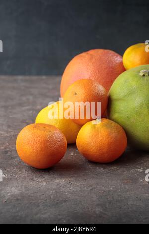 Fresh ripe citrus geen orange on a dark background Stock Photo - Alamy