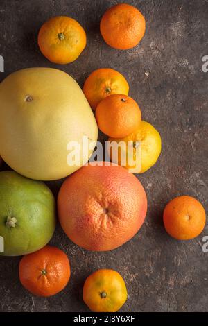Fresh ripe citrus geen orange on a dark background Stock Photo - Alamy