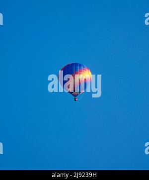 Heissluftballon in der Luft, blauer Himmel, Erdgas Werbung, Hot-air ...