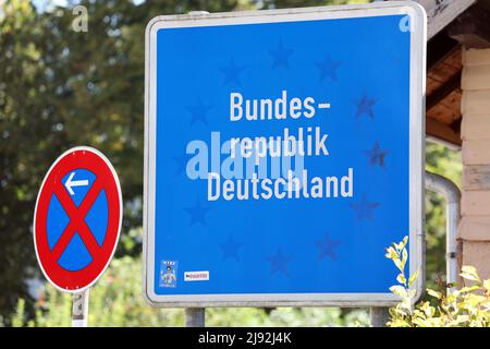 Traffic sign at the German-French border: Zoll - Douane. [automated ...