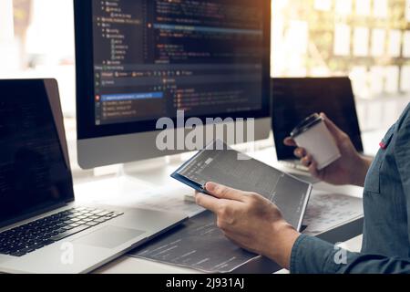 Working in the morning with businessmen are dipping coffee that works ...