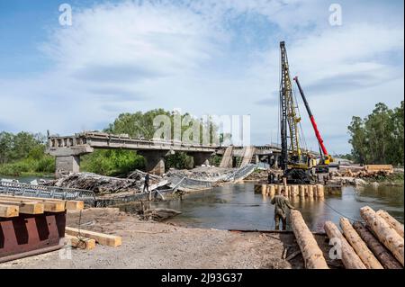 Ivankiv, Kyiv Oblast, Ukraine. 19th May, 2022. Repair of a bridge over ...