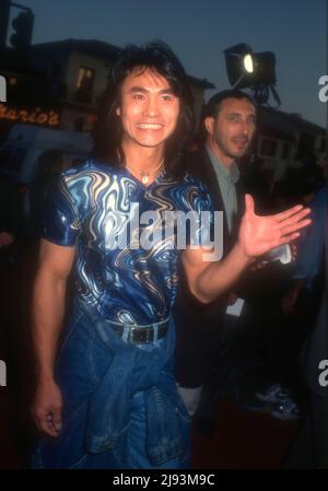 Westwood, CALIFORNIA, USA. 28th May, 2017. Children placed carnations ...