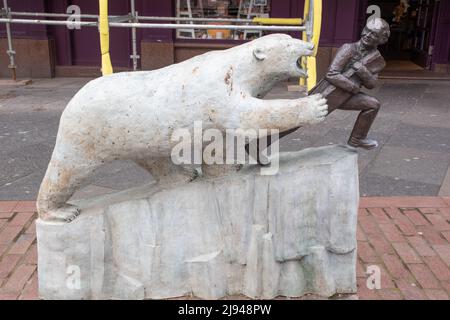 Bruin the Polar Bear statue, by David Annand, High Street, Dundee ...