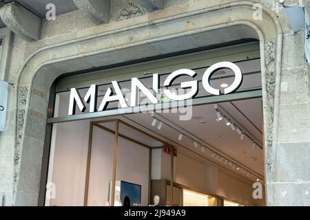 Mango logo of a Spanish clothing design and manufacturing company is ...