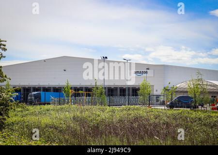 Amazon delivery and distribution centre hub, Deeside, UK Stock Photo ...