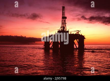 Australia. Bass Strait. Offshore oil rig. Kingfish B at night Stock ...
