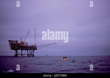 Australia. Bass Strait. Offshore oil rig. Kingfish B at night Stock ...