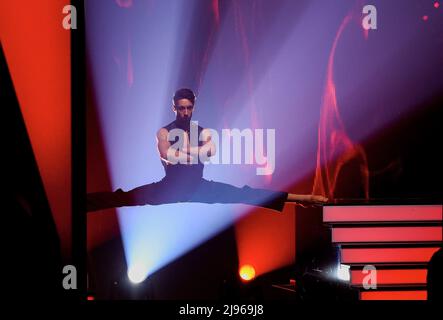 Circus artist Rene Casselly in the finals of season 19 of the RTL dance ...