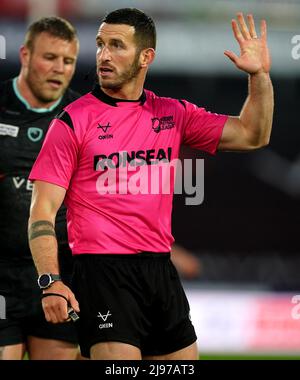 Referee Jack Smith during the Betfred Super League Round 13 match ...
